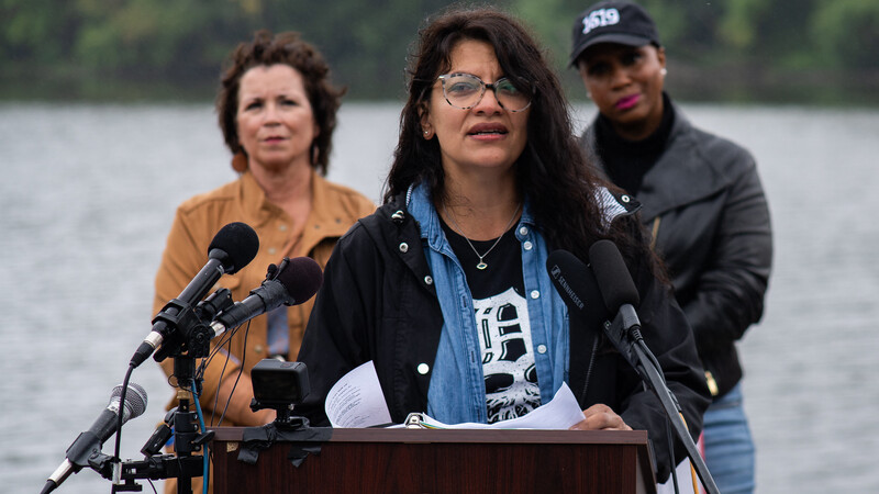 Rashida Tlaib ripped for holding 'war criminal' sign during Netanyahu’s ...