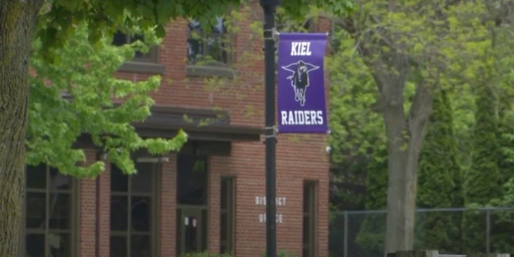 Wisconsin middle school evacuated after bomb threat amid pronoun ...