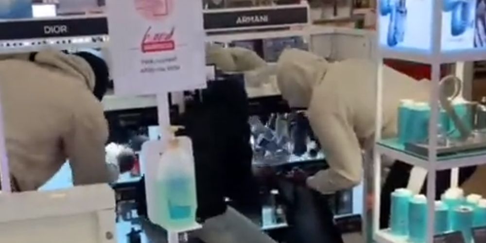WATCH: Beauty store gets ransacked by thieves in LAWLESS Chicago | The ...