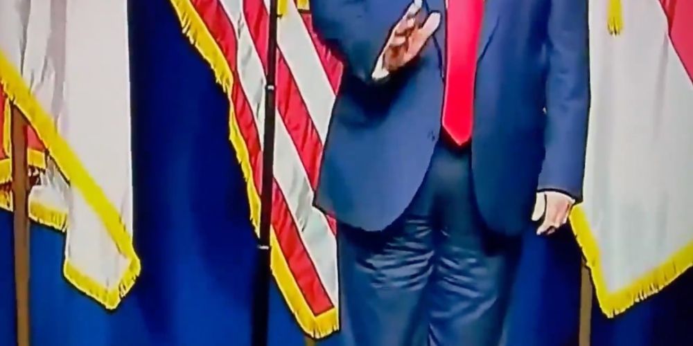 Fact-checkers debunk posts claiming Trump wore his pants backwards at ...