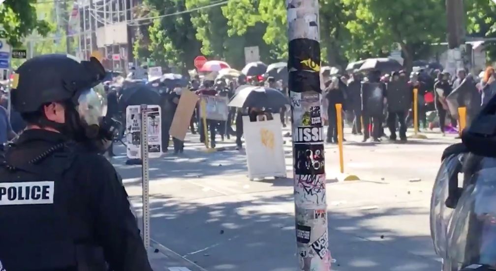 Riots in Seattle injure police officers of colour—target Seattle city ...