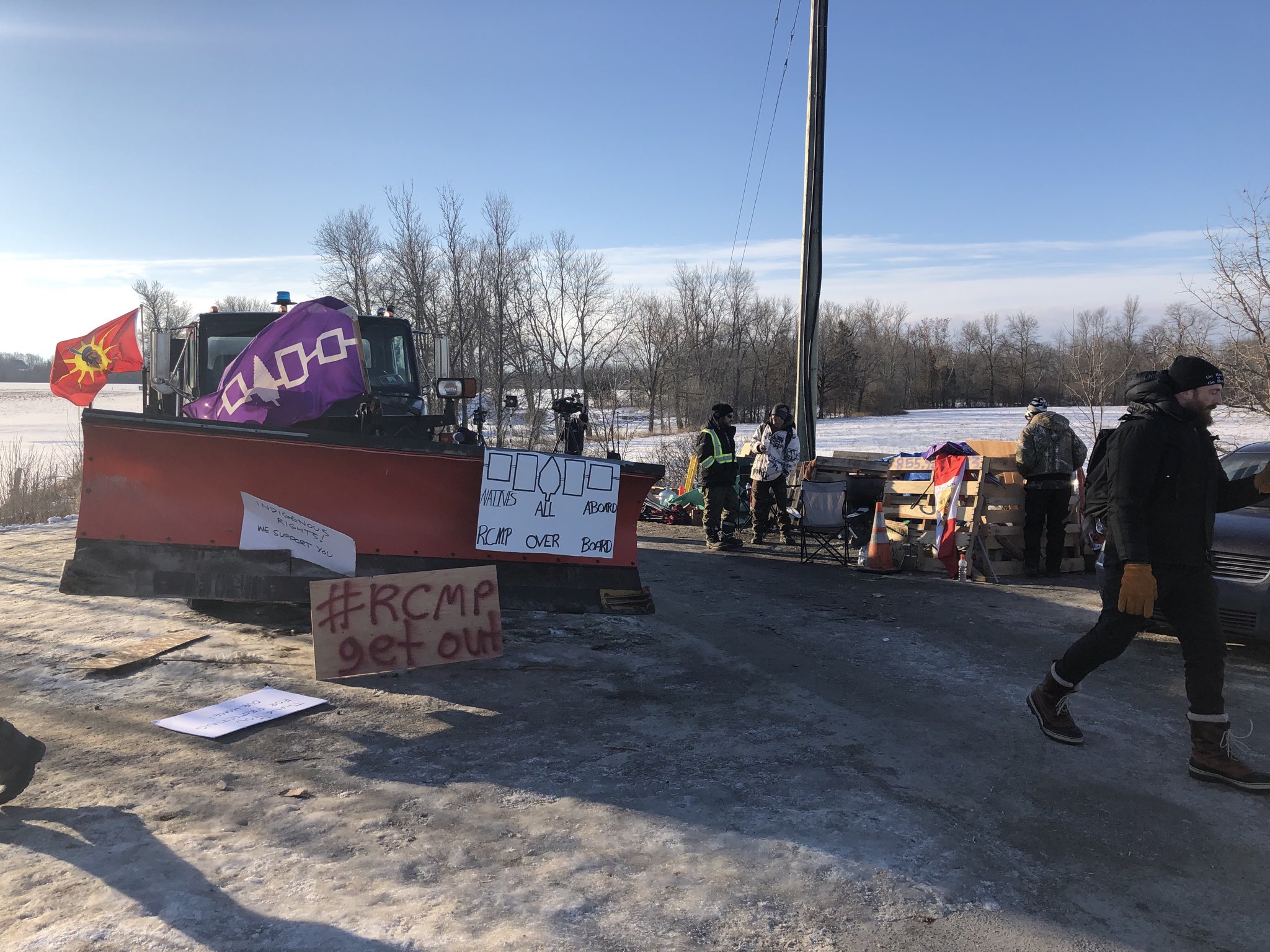 Police prepare to remove anti-pipeline protestors from blocking train ...