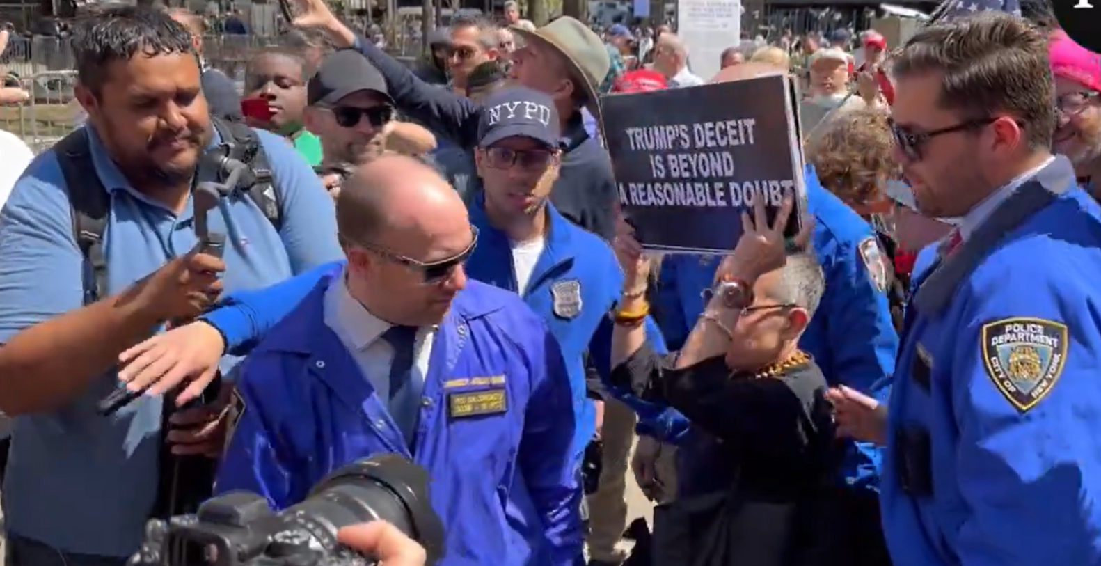 WATCH: Anti-Trump agitator outside of Alvin Bragg trial removed by NYPD ...