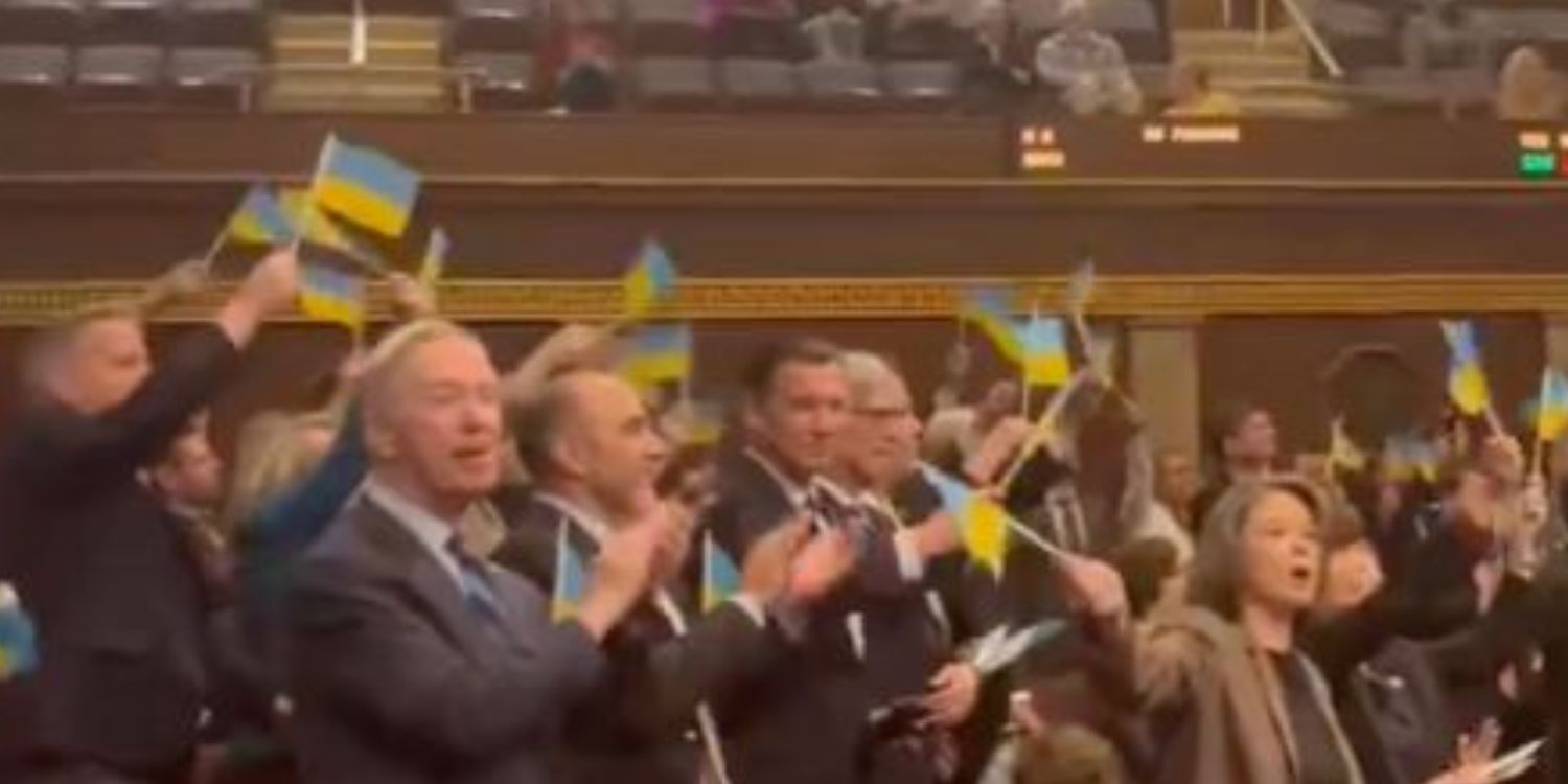 Democrats wave Ukrainian flags on the House floor after passing $60 ...