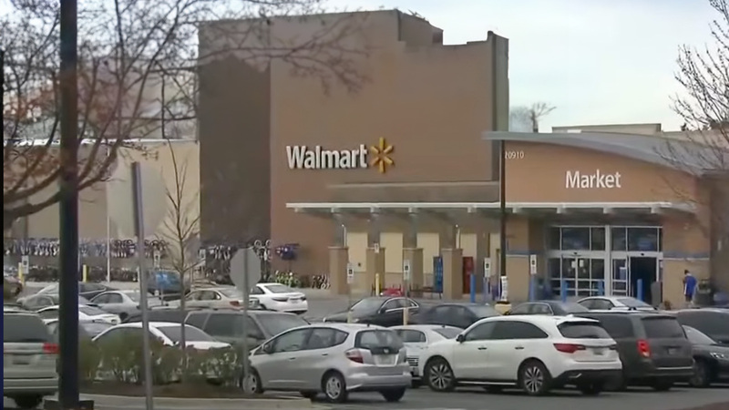 Walmart Supercenter Managers to Receive $20,000 Stock Awards Annually ...