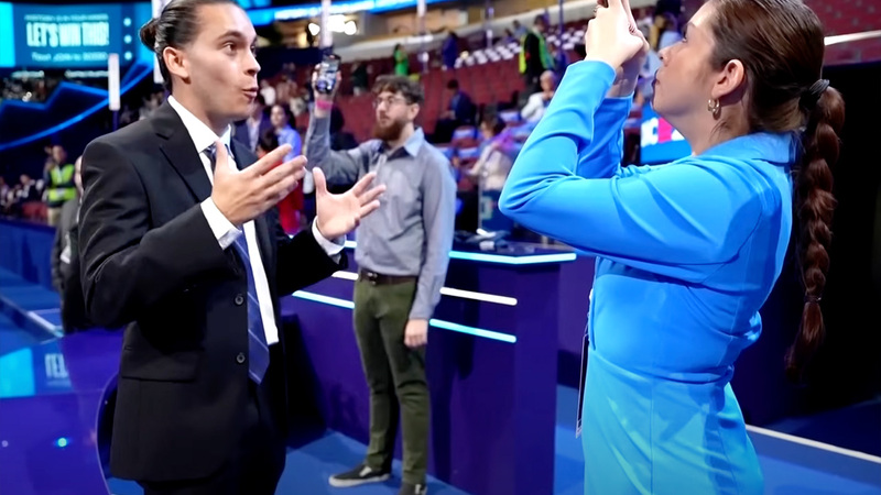 Democrat Leaders Give Influencers Main Stage As Legacy Media Fumes ...